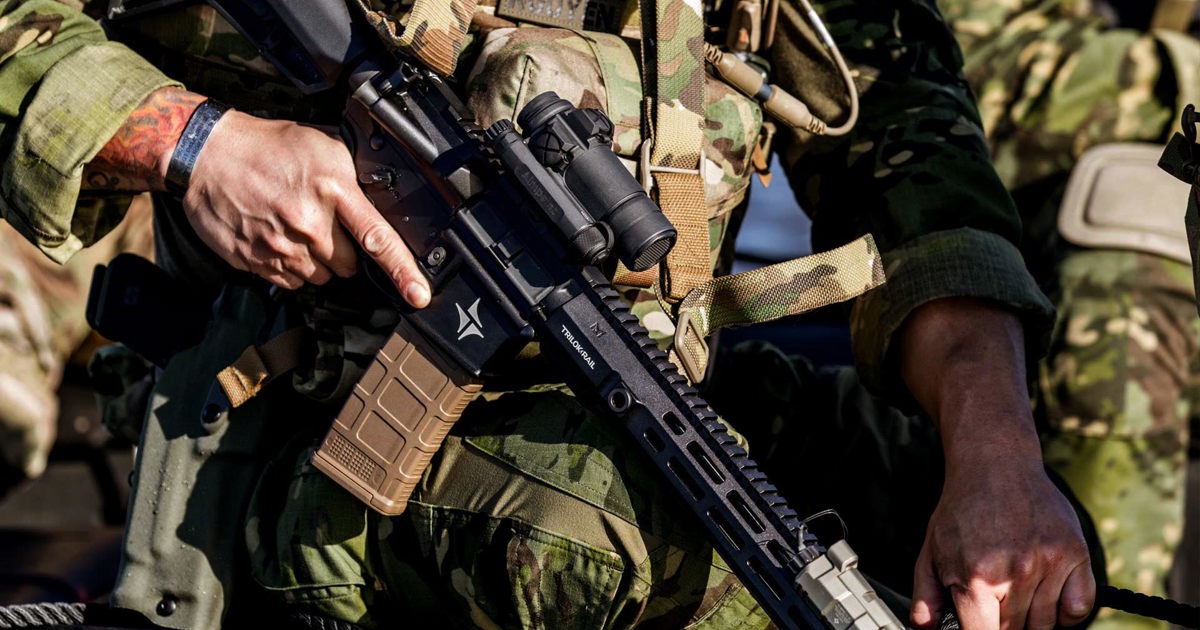 Comp™ M4s 2 MOA - Red dot reflex sight with standard spacer and QRP2 ...