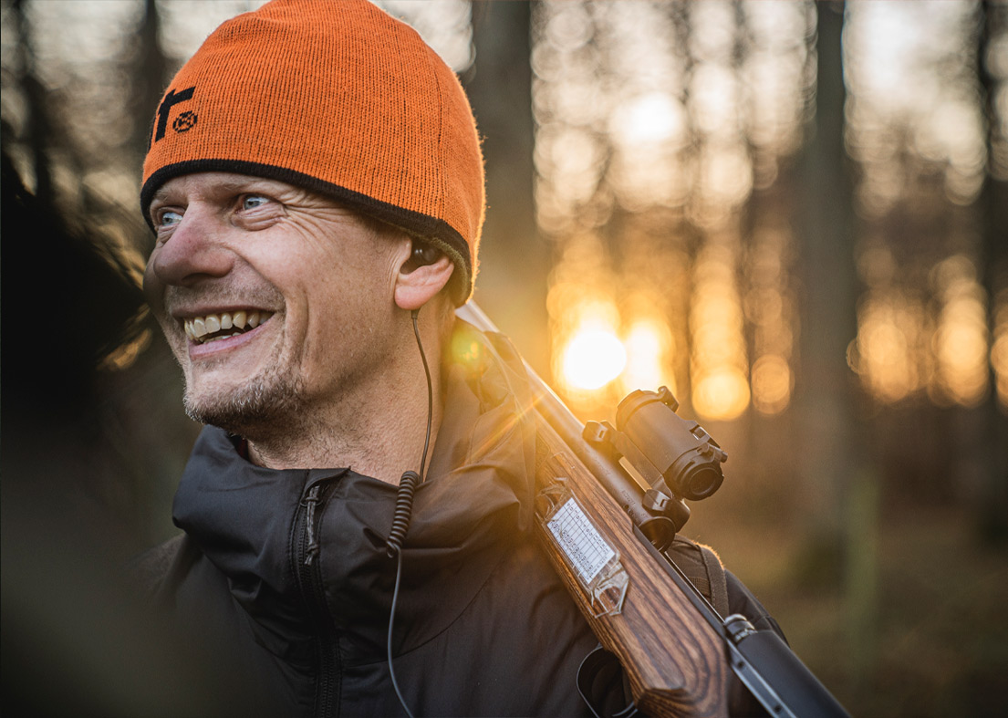 Aimpoint® Beanie - Knitted Orange and green reversible warm hat | Aimpoint